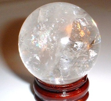 La boule de cristal : en savoir plus sur cet instrument de voyance